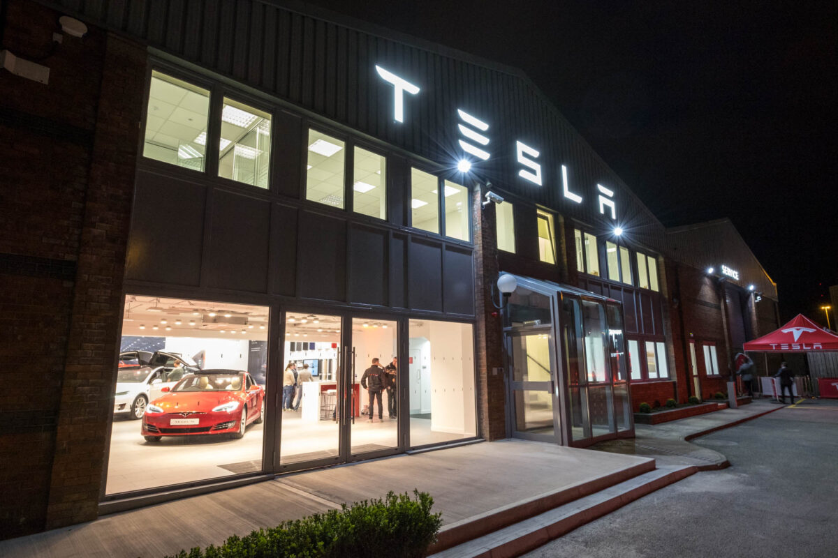 Tesla's opens their first Store, Service Center and Supercharging ...