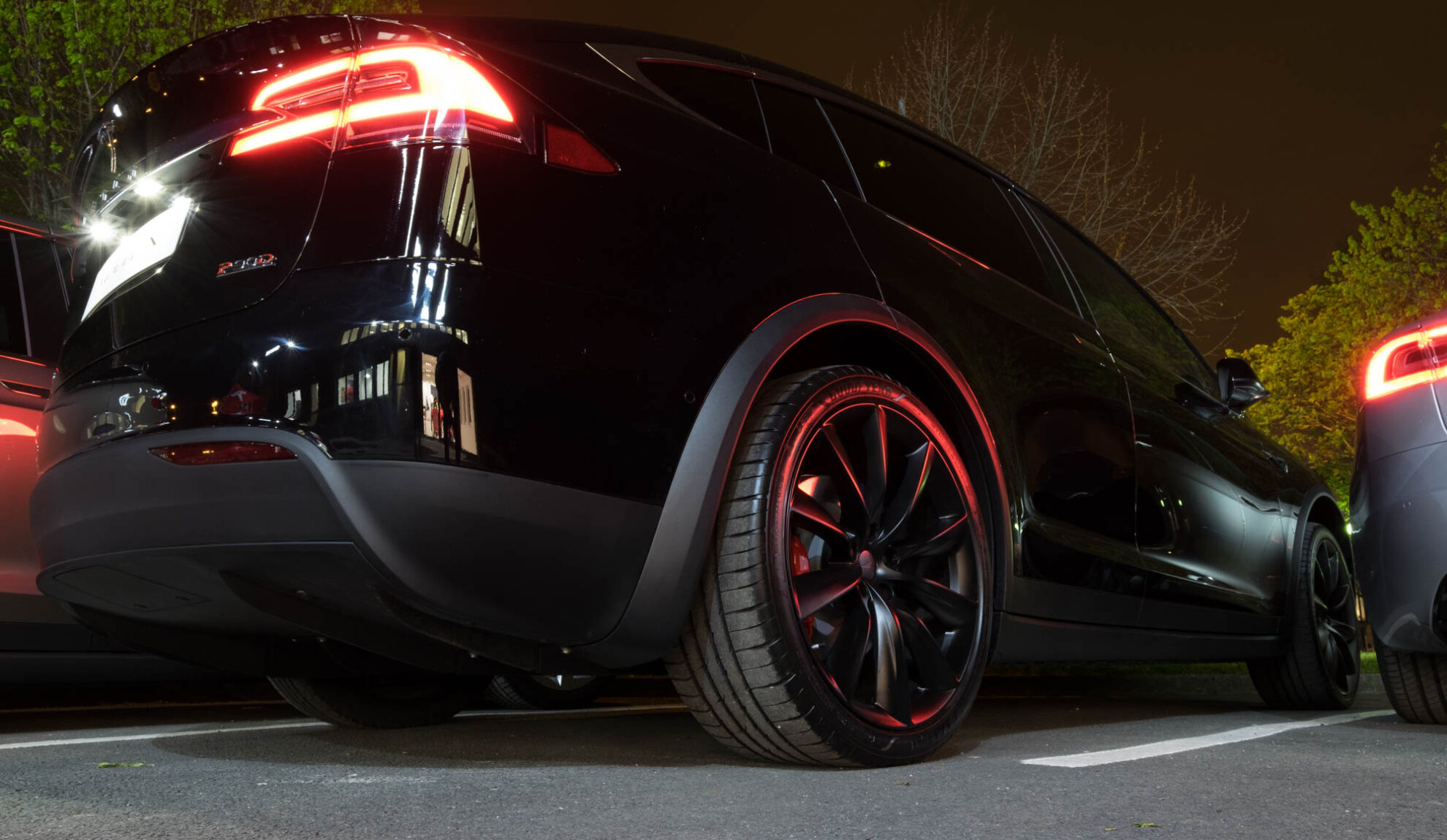 Tesla's opens their first Store, Service Center and Supercharging ...