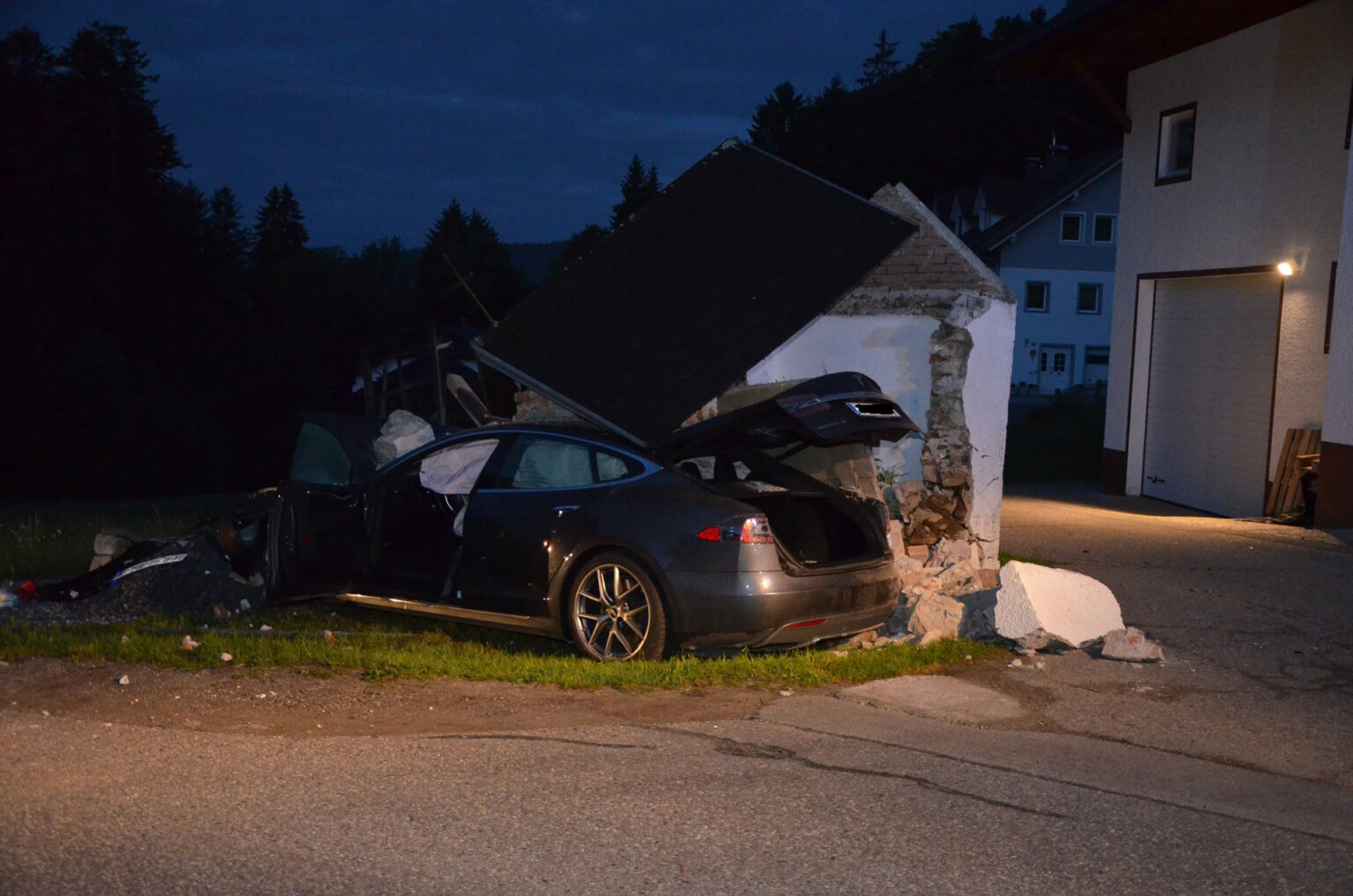 Occupants walk away unharmed from a totaled Tesla Model S in Austria