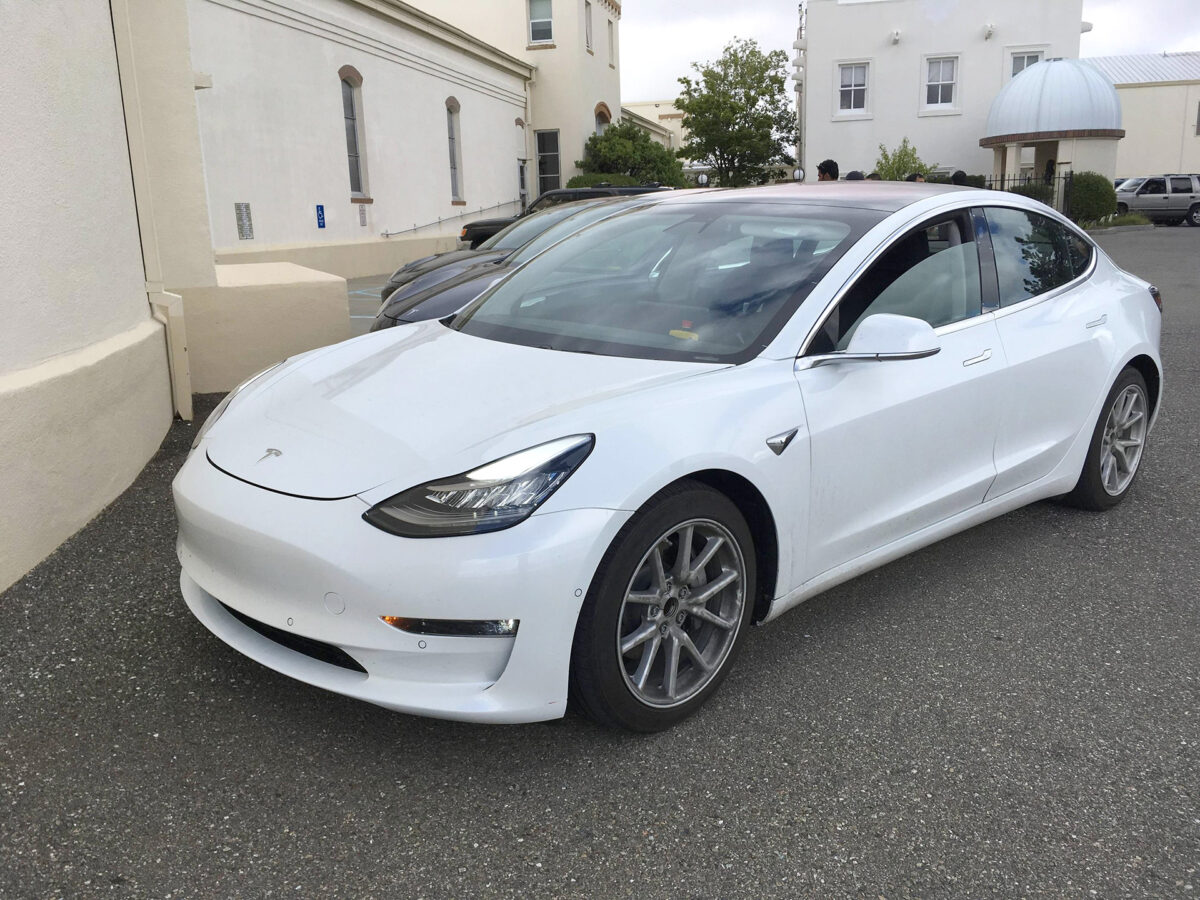 These HD closeup photos of Tesla Model 3 cockpit solve all the mysteries
