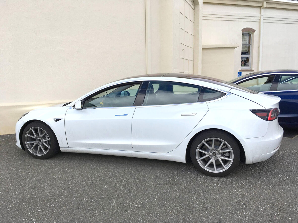 These HD closeup photos of Tesla Model 3 cockpit solve all the mysteries