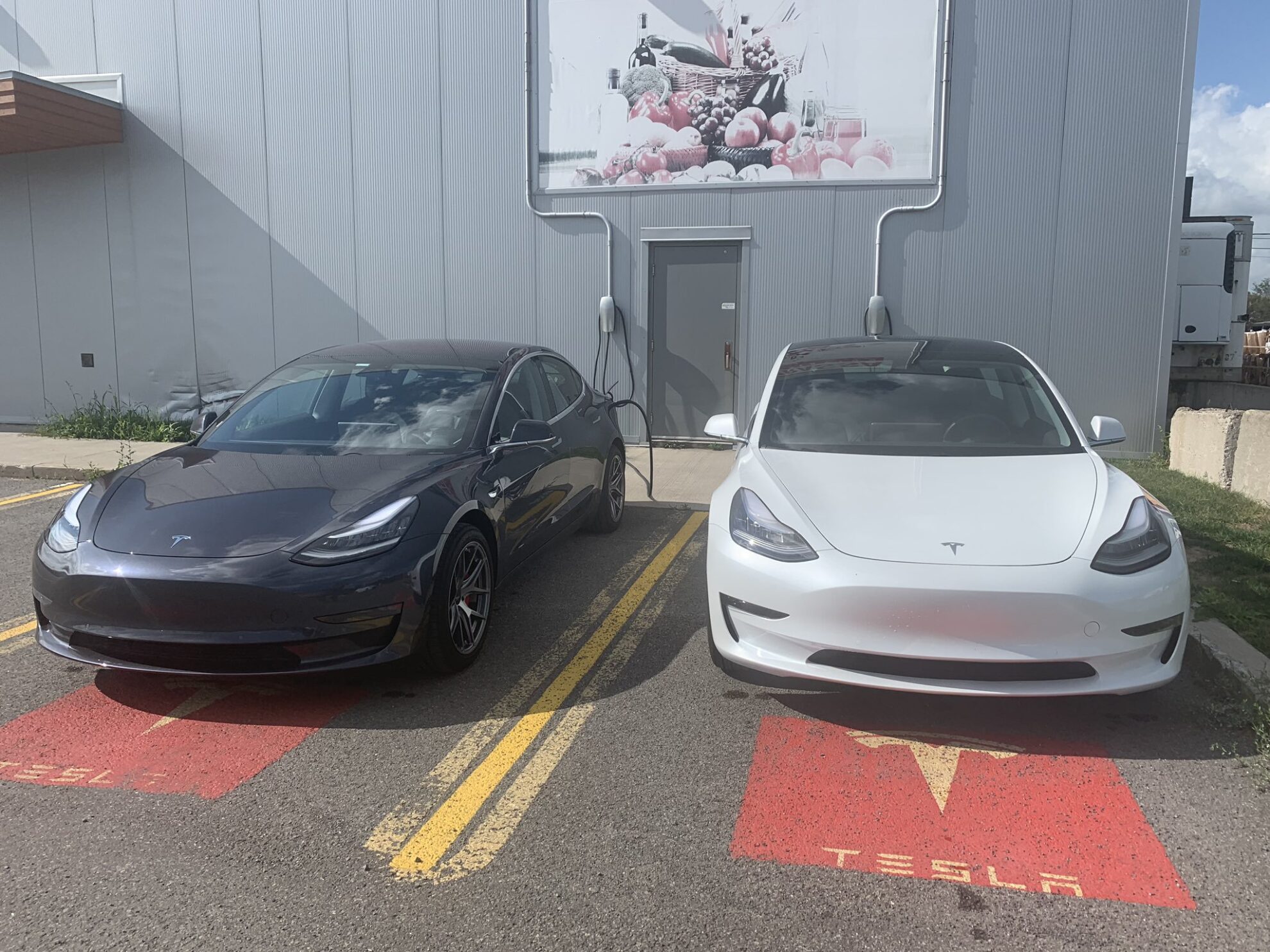 Watch Tesla Model 3's breathtaking performance reaching 260 km/h (162 ...