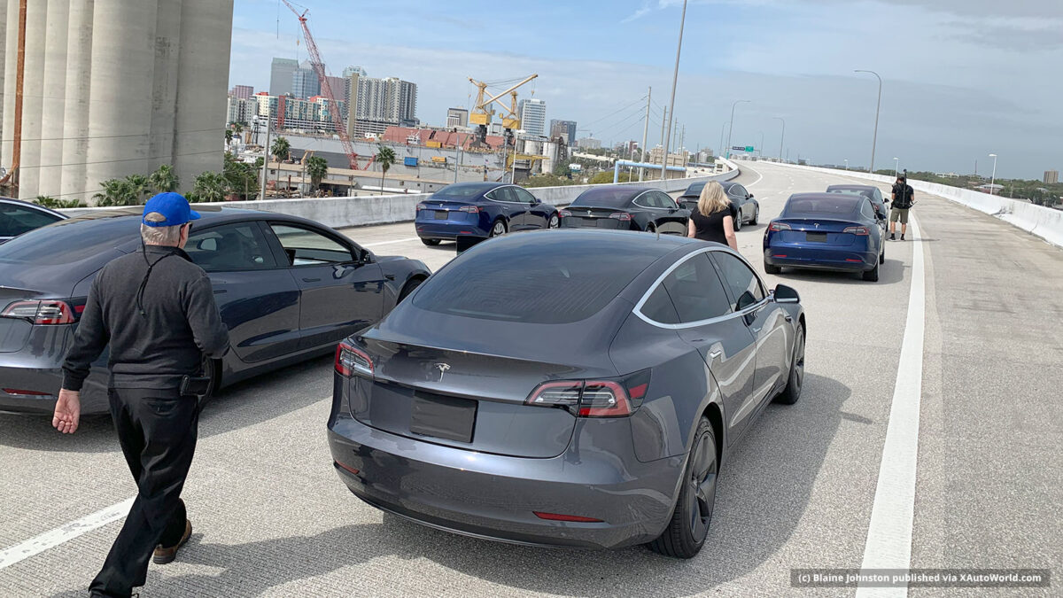 Filming a Tesla Model 3 autonomous fleet on the Tampa Expressway, FL