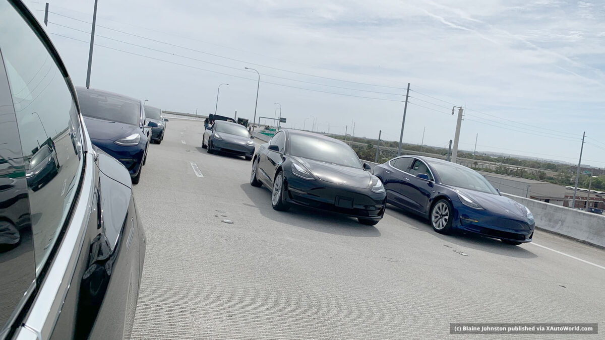 Filming a Tesla Model 3 autonomous fleet on the Tampa Expressway, FL